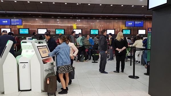 Melbourne Airport Singapore Airlines Economy Class Check In 2 | GenX ...